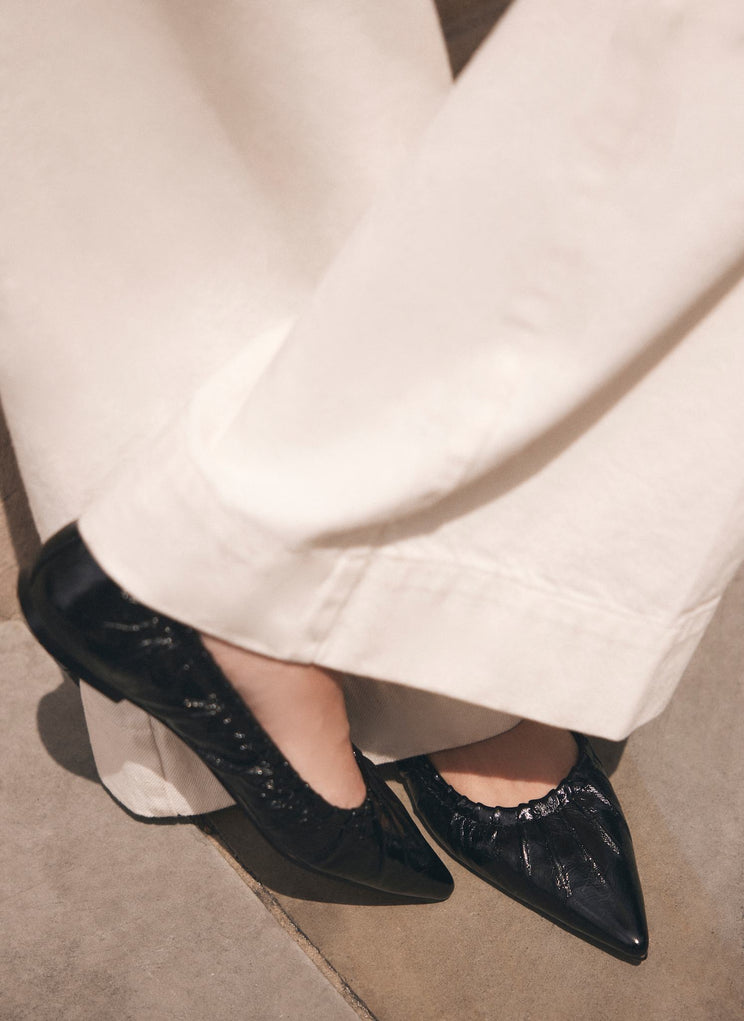 Arella Black Leather Flat Pumps – Mint Velvet