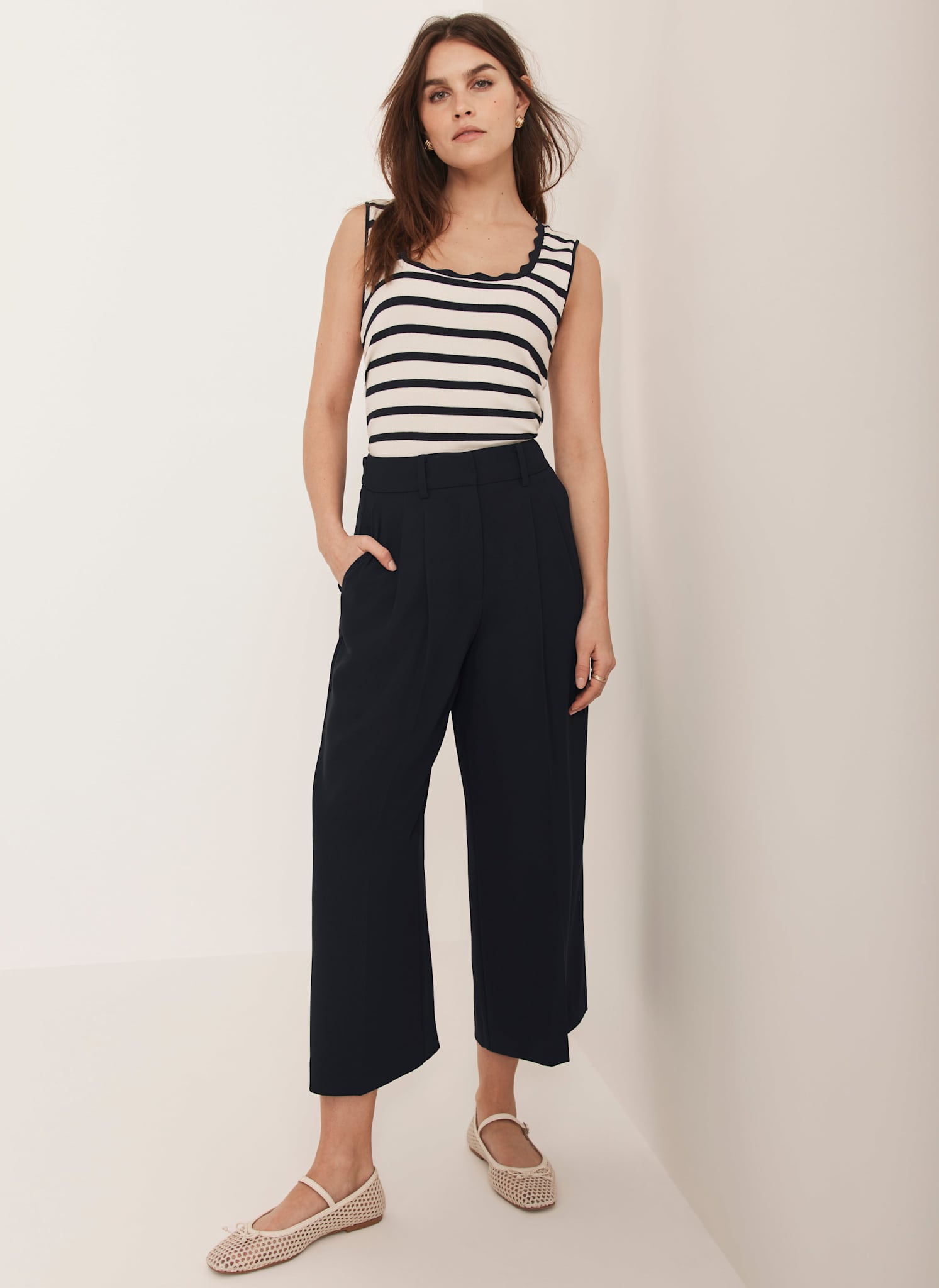 Navy Pleated Cropped Trousers – Mint Velvet