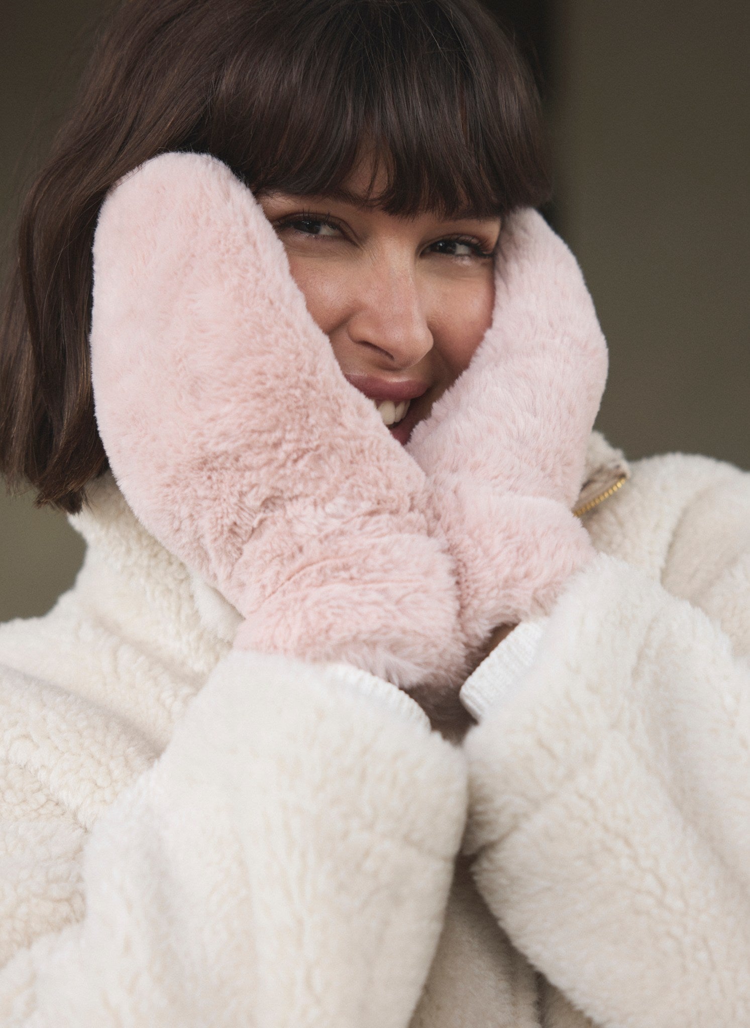 Pink Faux Fur Mittens – Mint Velvet